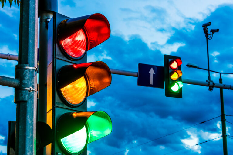 What to Do at an Intersection With Flashing Lights - Mayfield Law, LLC